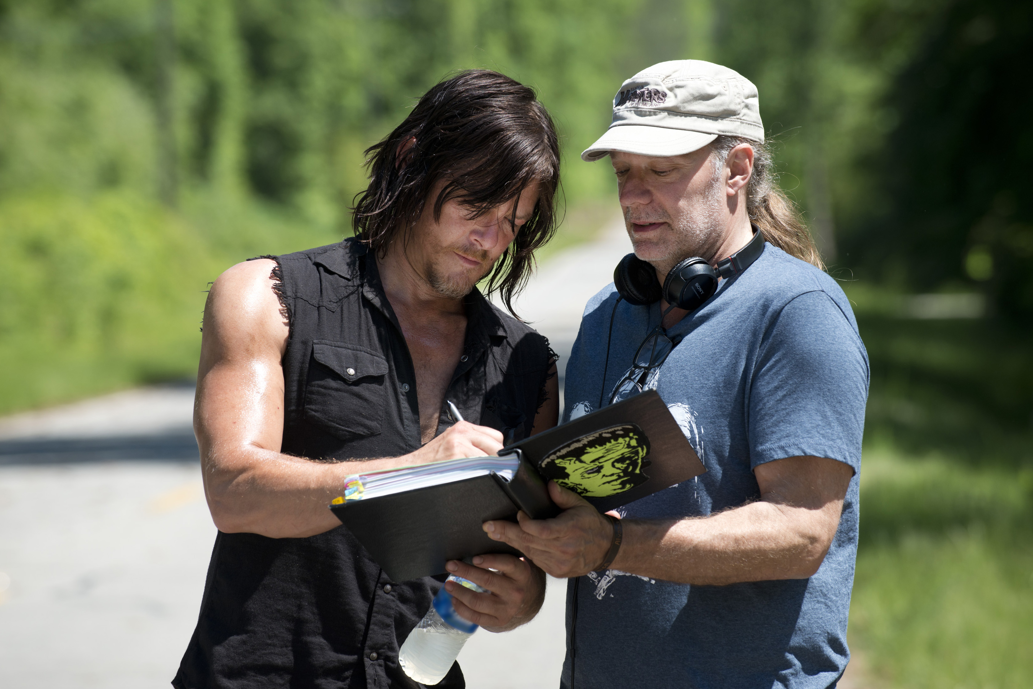 ‘The Walking Dead’ Season 6 – BTS Stills From Episode 1, “You Don’t ...